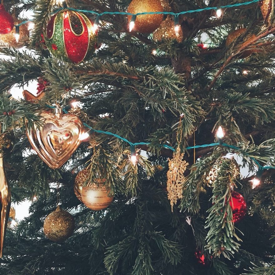 10 Bauble Window Display Ideas: Striking Ways To Hang Ornaments In The ...